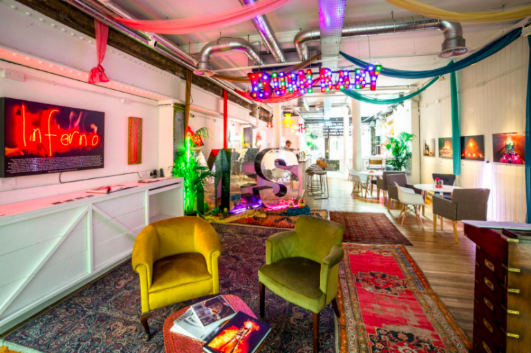 12 Design Ideas for the Ceiling in Your Pop-Up Store