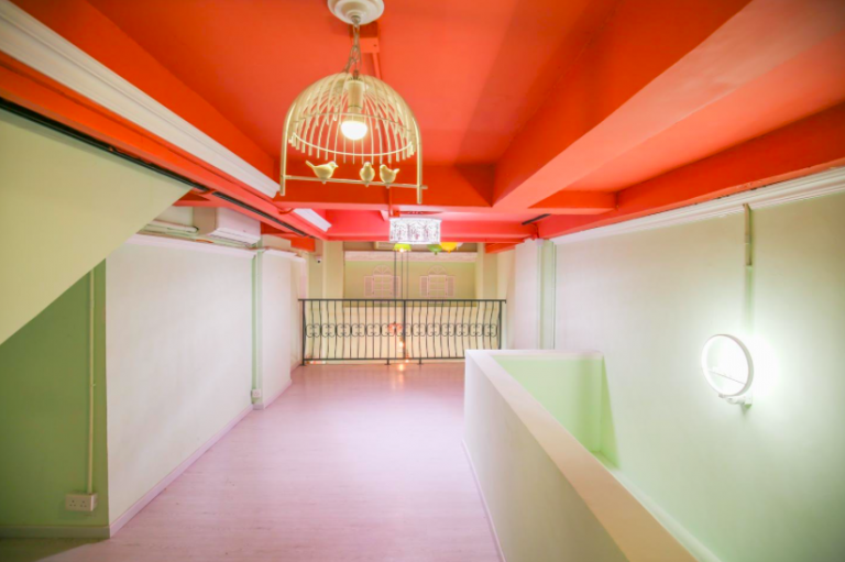 12 Design Ideas for the Ceiling in Your Pop-Up Store