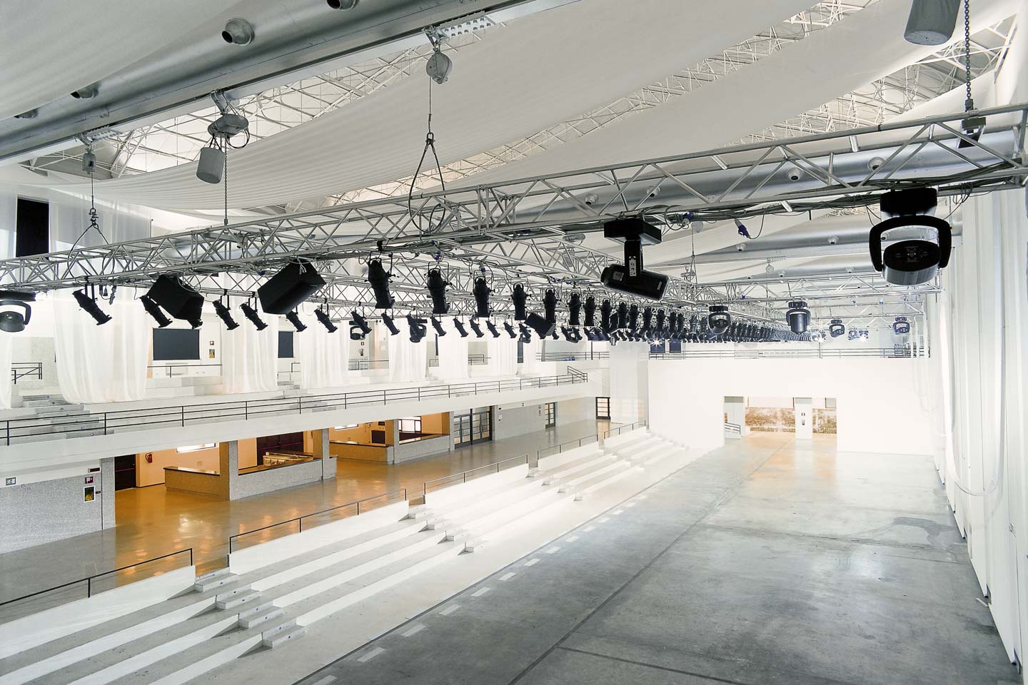 Webrooming Vs Showrooming How To Design An Omnichannel Store
